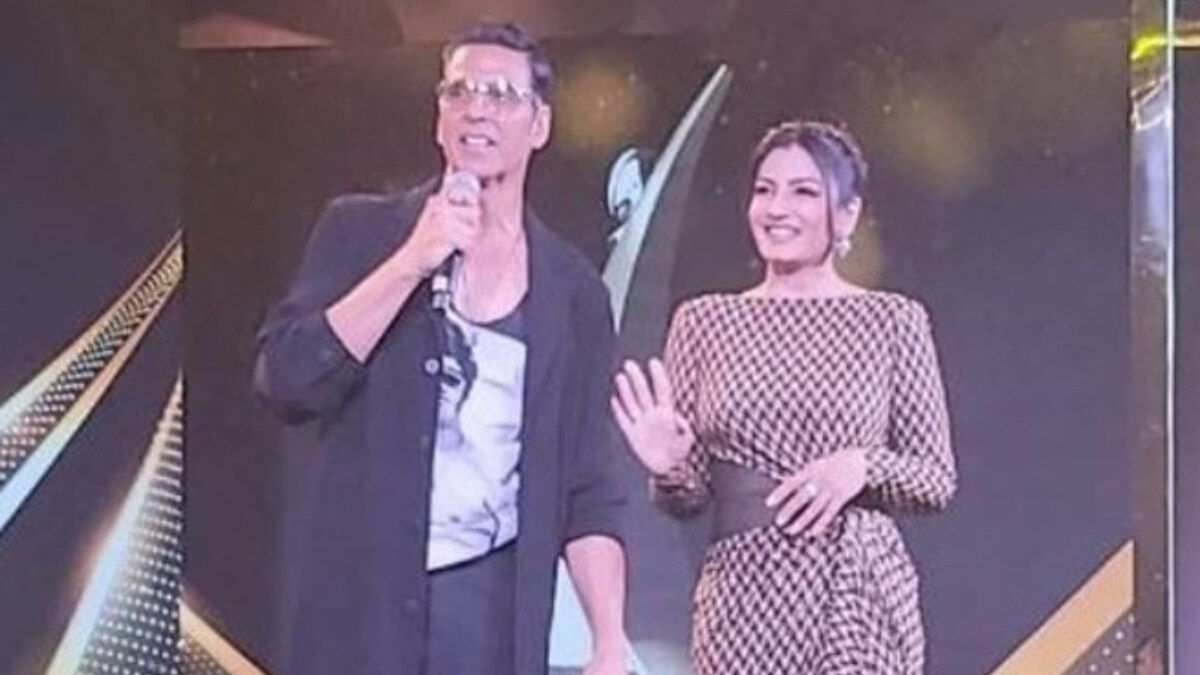 ‘Aankhe Taras Gaye The…’: Fans Rejoice As Ex-Couple Akshay Kumar-Raveena Tandon Reunite At An ...