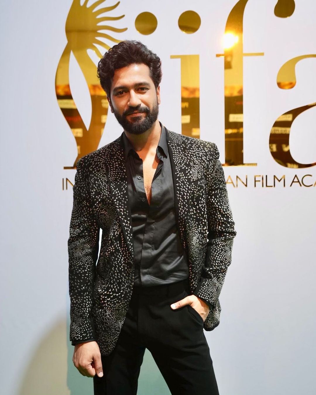 IIFA Rocks 2023 Kriti Sanon Salman Khan Vicky Kaushal Esha Gupta ...