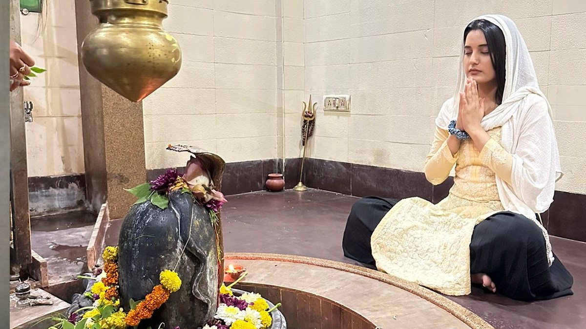 Ajooni: Ayushi Khurana Immerse Herself In Divine Ambience Of Shiv ...