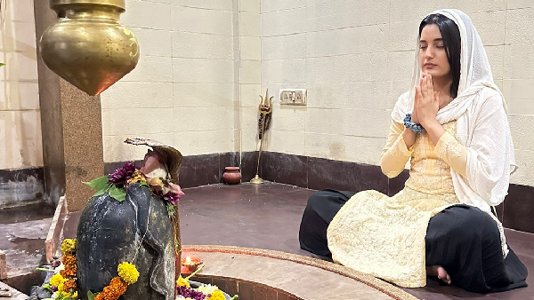 Ajooni: Ayushi Khurana Immerse Herself In Divine Ambience Of Shiv Temple - Filmibeat