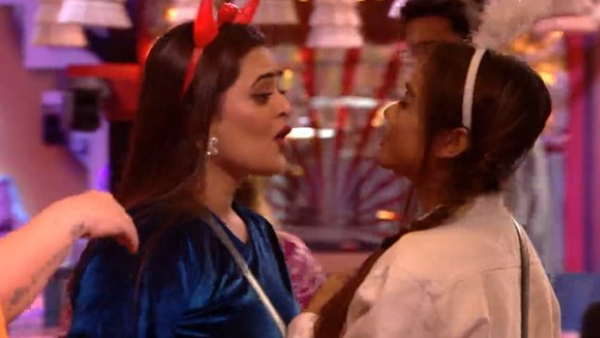 Bigg Boss OTT 2 Bebika Dhurve Manisha Rani UGLY FIGHT Physical Violence Viral Video Abhishek ...