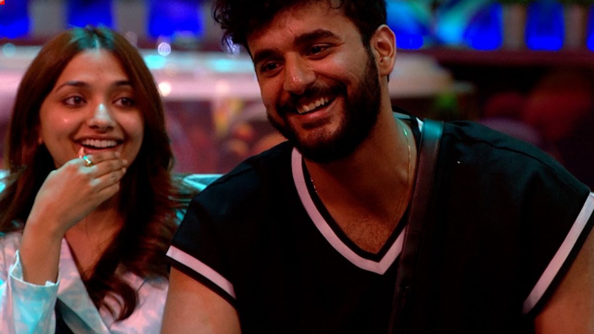 Bigg Boss OTT 2: Abhishek Malhan Fukra Insaan Gifts Mahadev Locket To ...