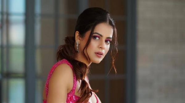 TV's Thapki Aka Jigyasa Singh Goes Bold In Thigh High Slit Dress, Turns Fashion Diva- SEE PICS ...