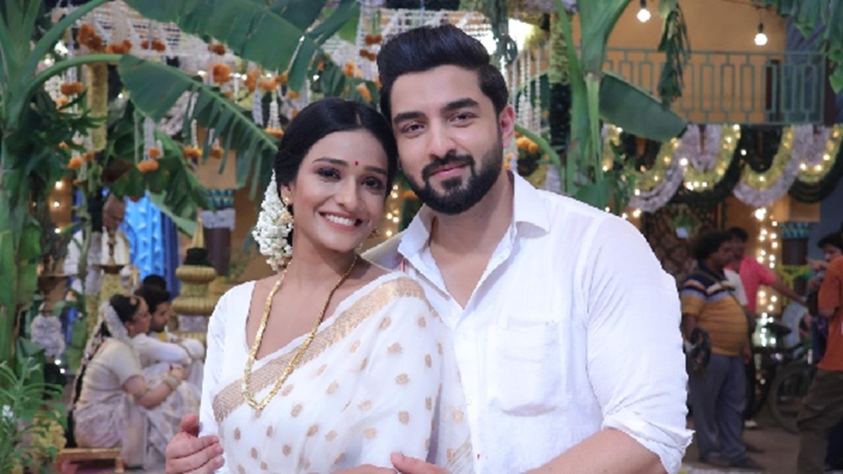 Bhagya Lakshmi: Aishwarya Khare And Rohit Suchanti Dazzle In South Indian Wedding Attire; DEETS ...
