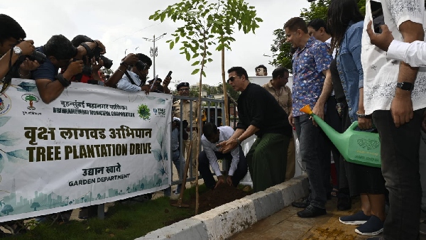 Akshay Kumar Spearheads Tree Plantation In Mumbai To Promote Urban ...