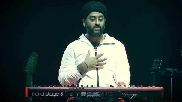 Arijit Singh Smoking Video Sparks Debate And Fan Concern| Arijit Singh ...