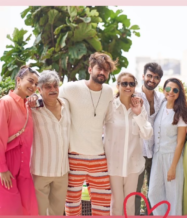 Sonakshi Sinha Goes Out With Zaheer Iqbal’s Family Ahead Of Their ...