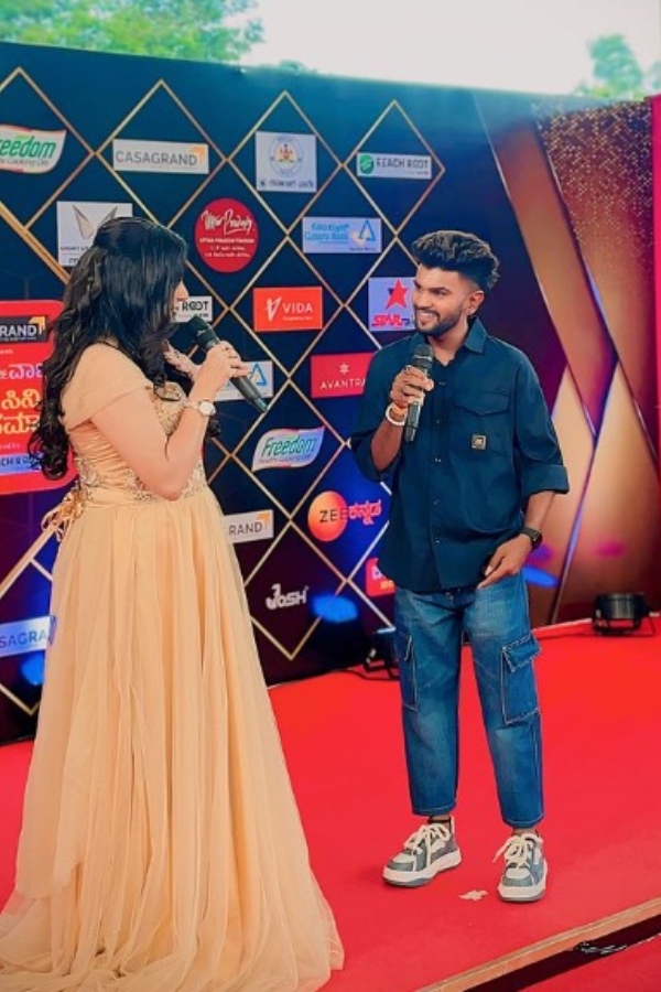 A Night of Stars and Josh App: Prajavani Kannada Cine Sammana in ...