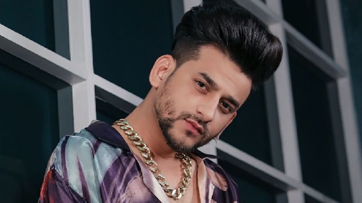 EXCLUSIVE! Singer Vicky Thakur On His Unique Giveaway: I Wanted To Do Something... - Filmibeat