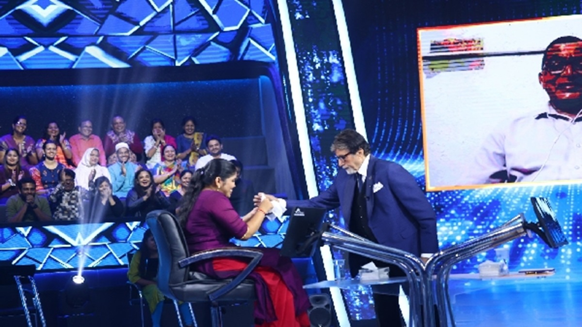 KBC 16: Amitabh Bachchan Gives Special Surprise To Contestant Apoorva’s ...