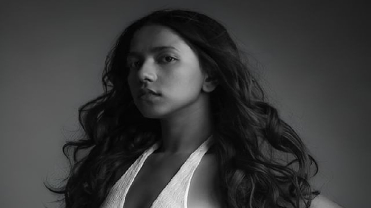 Actress Pooja Dey Gets Followed By Two People, In Car & Bicycle; Shares ...