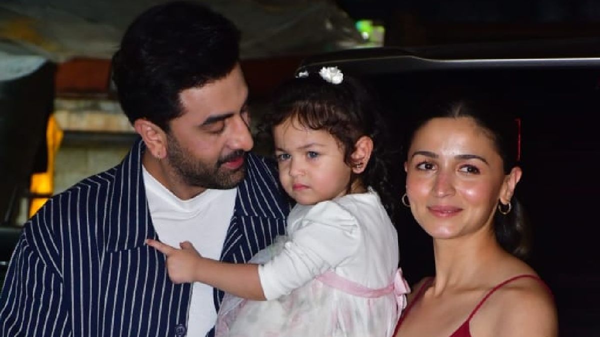 Christmas 2024: Raha's Flying Kiss To Paps Melts Hearts As She Arrives ...