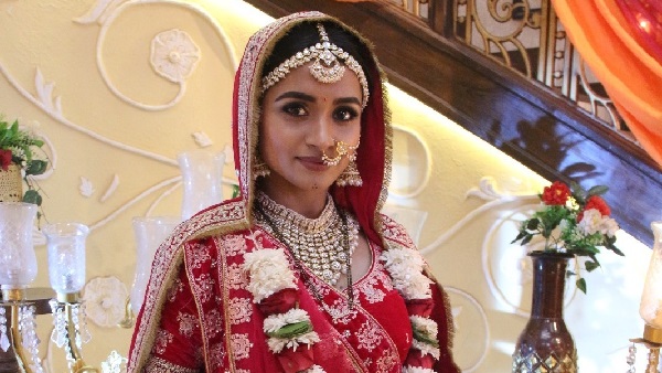 Rishto Se Bandhi Gauri Actress Eshaa Pathak on Wearing a Heavy Lehenga ...