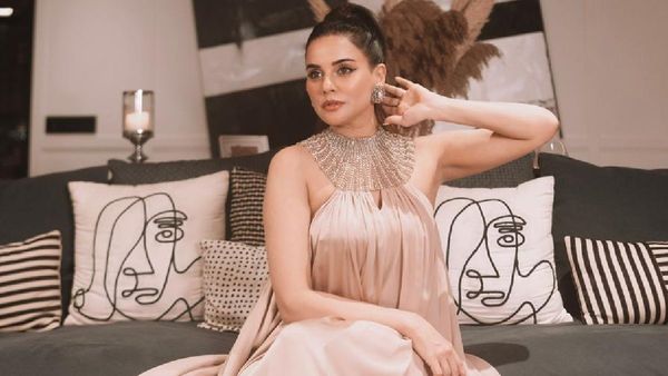 Sara Arfeen Khan Redefines Fashion Trends With Unique Style Choices & Love For Kaftaan - Filmibeat