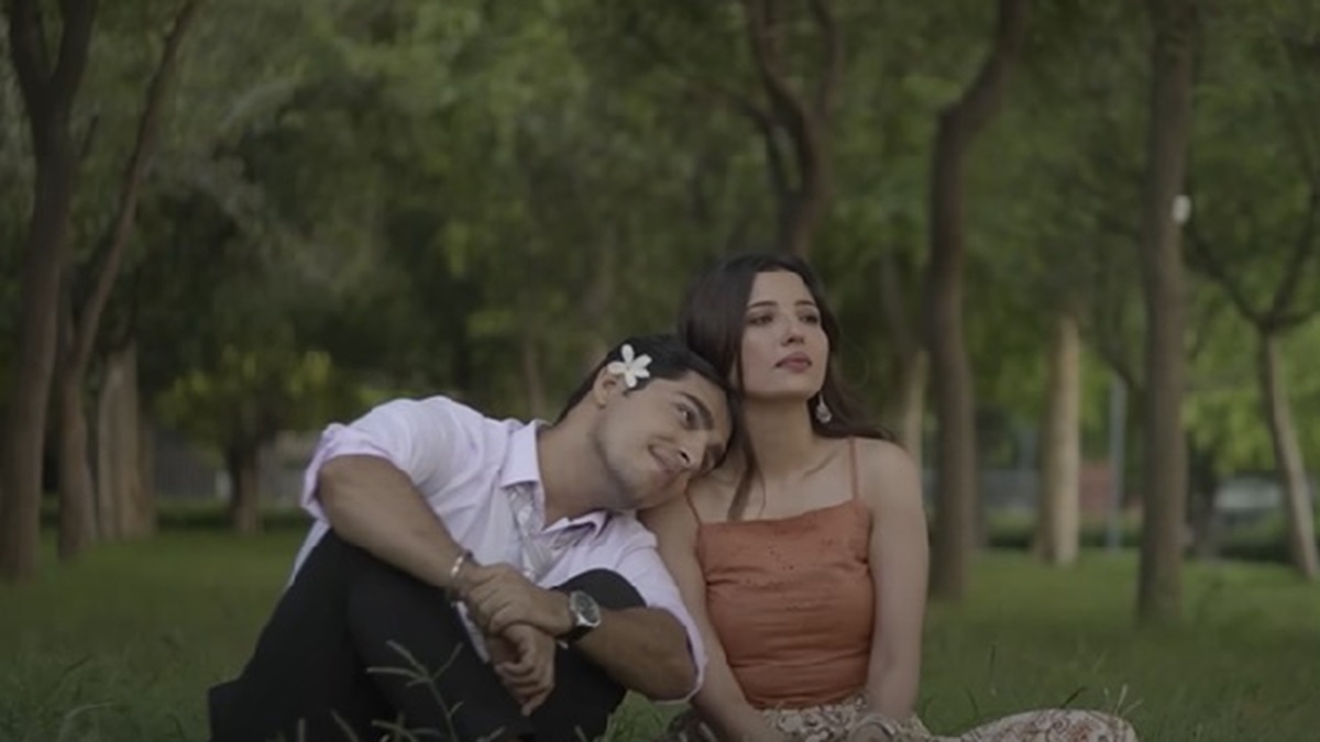 Barkha Singh & Gagan Arora Are the Fresh Pair Stealing Hearts in Lafangey Trailer - Filmibeat