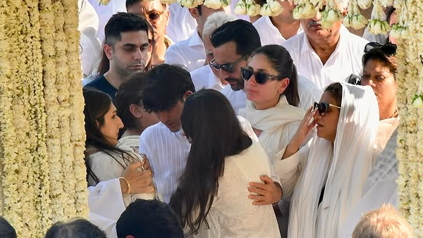 Sunjay Kapur Funeral: Karisma’s Son Kiaan Breaks Down As He Bids Adieu To His Father | Sunjay ...
