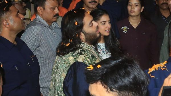 Ganesh Chaturthi 2025: Anant Ambani & Radhika Merchant Bring ‘Antilia ...