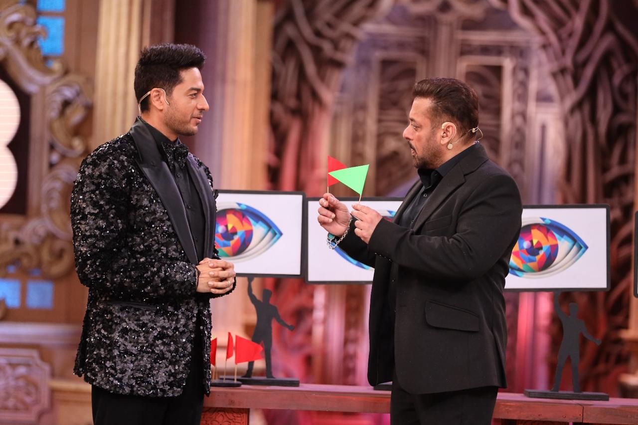 Bigg Boss 19 Premiere LIVE Updates: Gaurav Khanna, Neelam Giri, Nagma ...