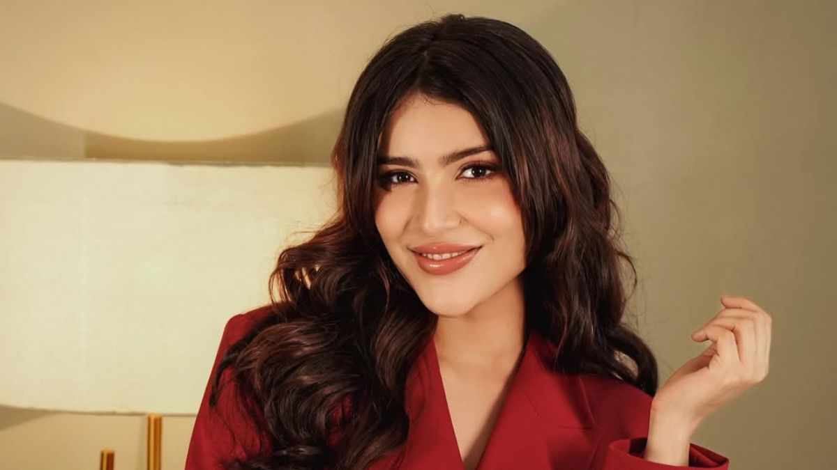 Rapper Khanzaadi Stuns in Red One-Piece Coat, Continues to Shine with ...