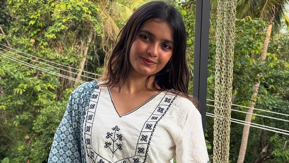 Bigg Boss Malayalam 7 Elimination: Rena Fathima Evicted From Mohanlal's ...