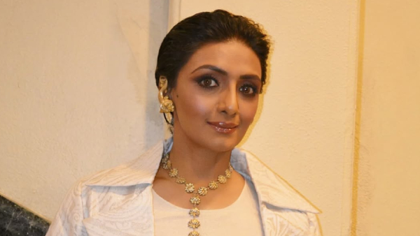 In Bad Girl, Shanthi Priya Proves Expression Speaks Louder Than Words - Filmibeat