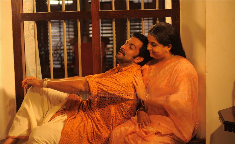 Thanthonni Movie Poster & Photos | Thanthonni Movie Location Pics ...