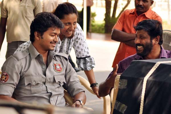 Kaavalan Movie Poster & Photos | Kaavalan Movie Location Pics ...
