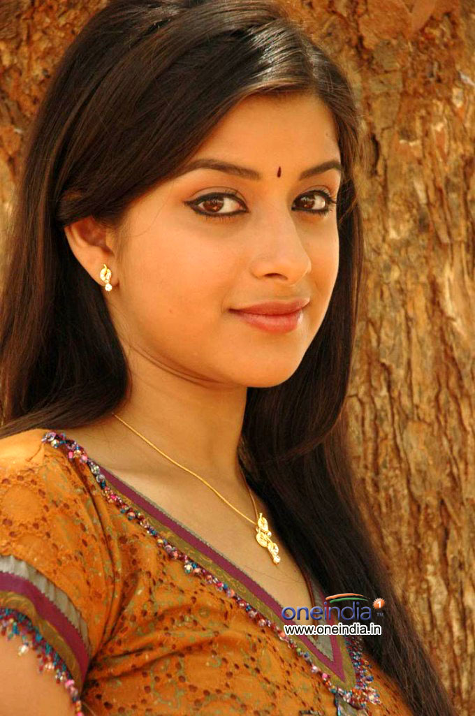 Madhu - Photos, Videos, Birthday, Latest News, Height In Feet - FilmiBeat