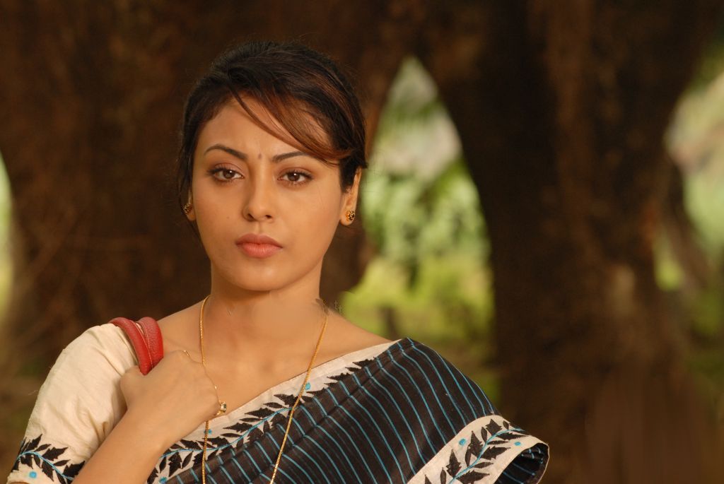 Chattambinadu Movie Poster & Photos | Chattambinadu Movie Location Pics ...