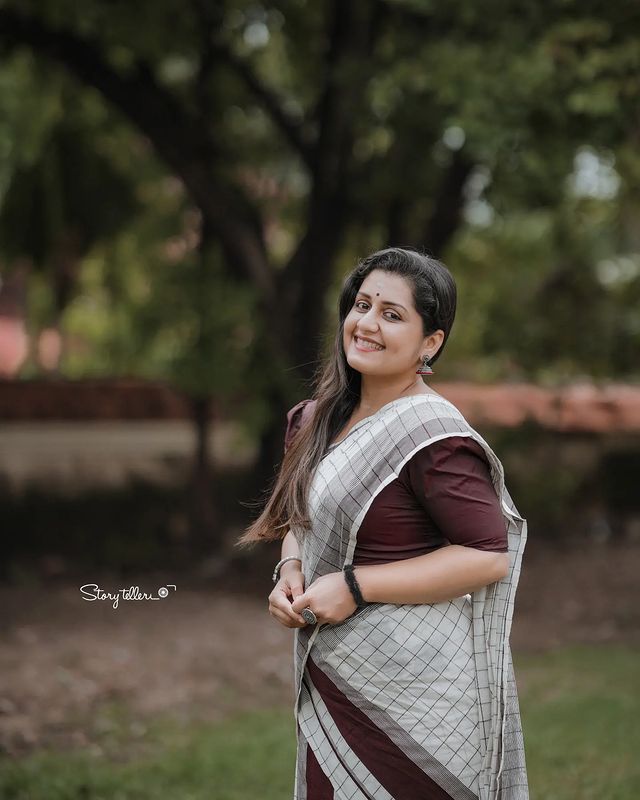 Sarayu - Photos, Videos, Birthday, Latest News, Height In Feet - FilmiBeat