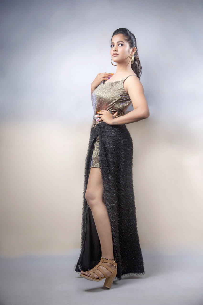 Maunika - Photos, Videos, Birthday, Latest News, Height In Feet - FilmiBeat