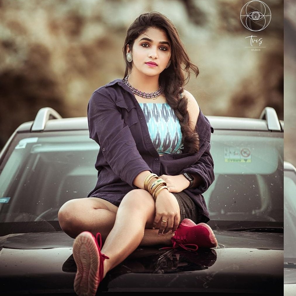 Divya (Chinnu) - Photos, Videos, Birthday, Latest News, Height In Feet ...