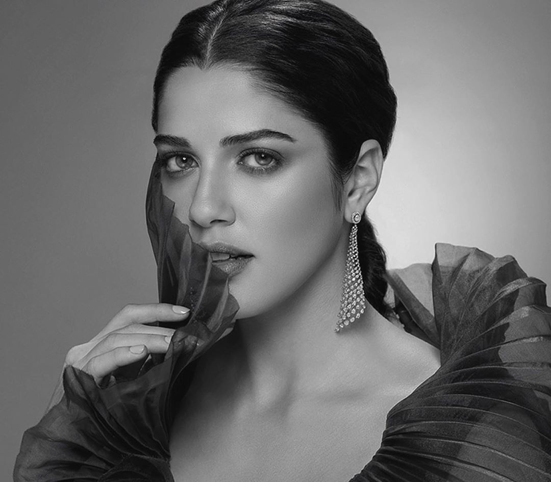 Izabelle Leite - Photos, Videos, Birthday, Latest News, Height In Feet ...