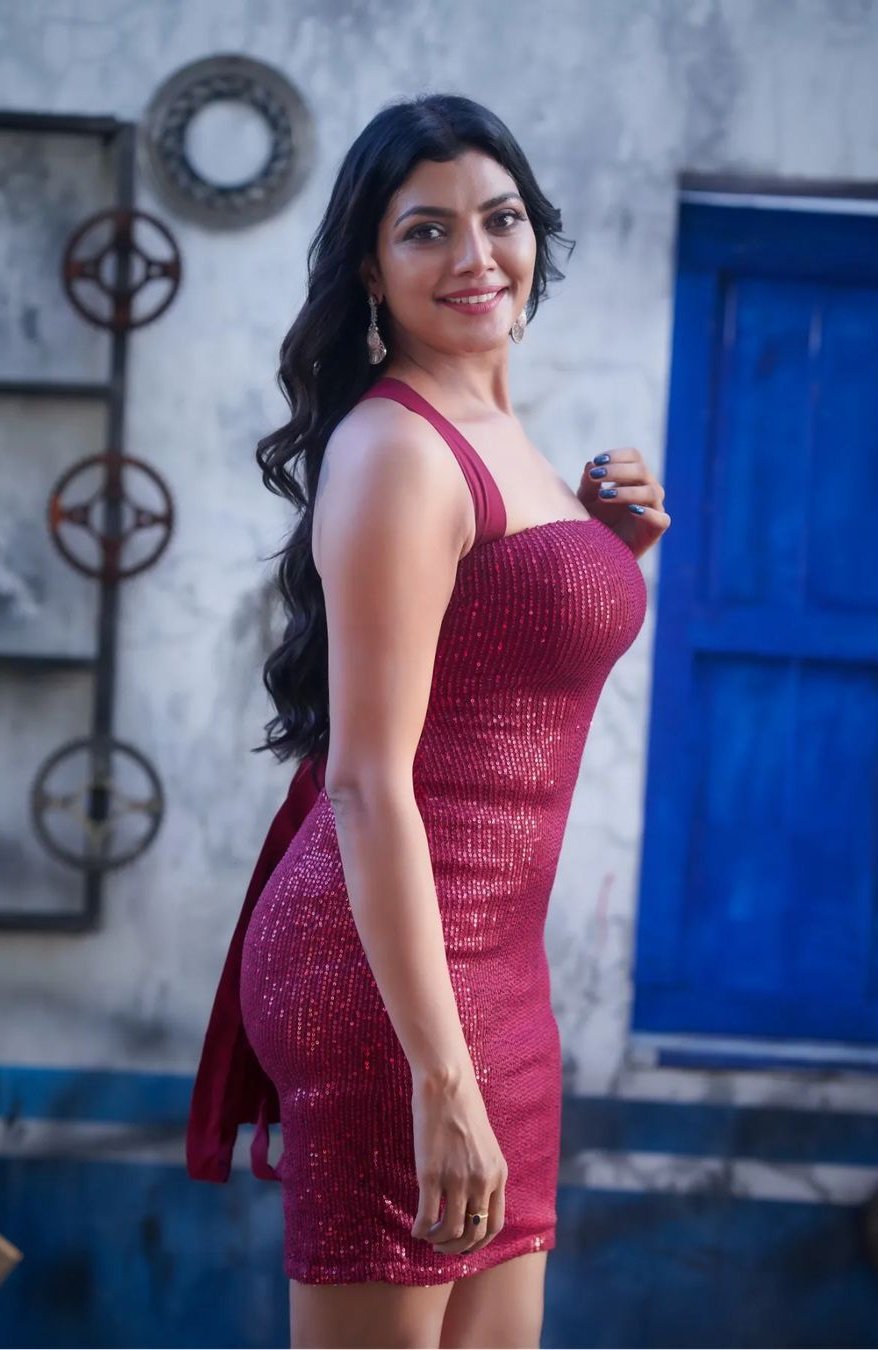 Lahari Shari - Photos, Videos, Birthday, Latest News, Height In Feet ...