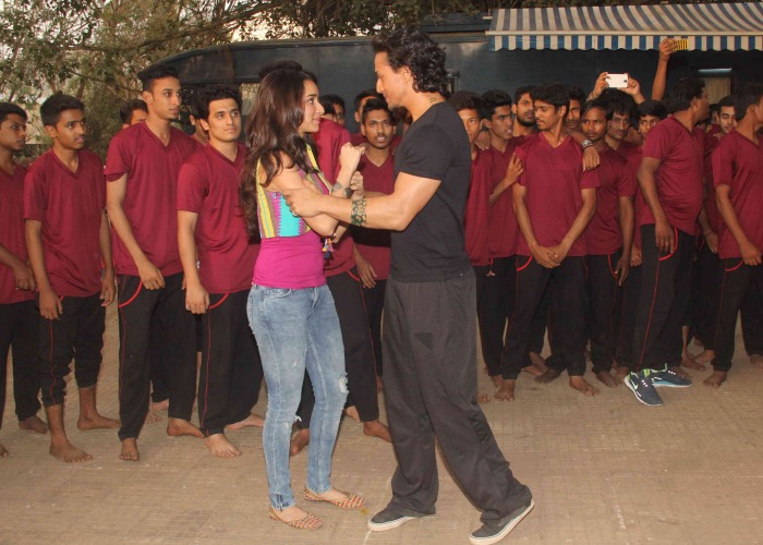 Baaghi Movie Poster & Photos | Baaghi Movie Location Pics | Baaghi ...