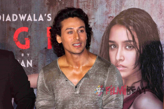 Baaghi Movie Poster & Photos | Baaghi Movie Location Pics | Baaghi ...