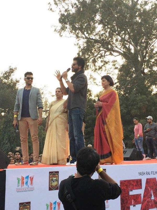 Fan Movie Poster & Photos | Fan Movie Location Pics | Fan Bollywood ...