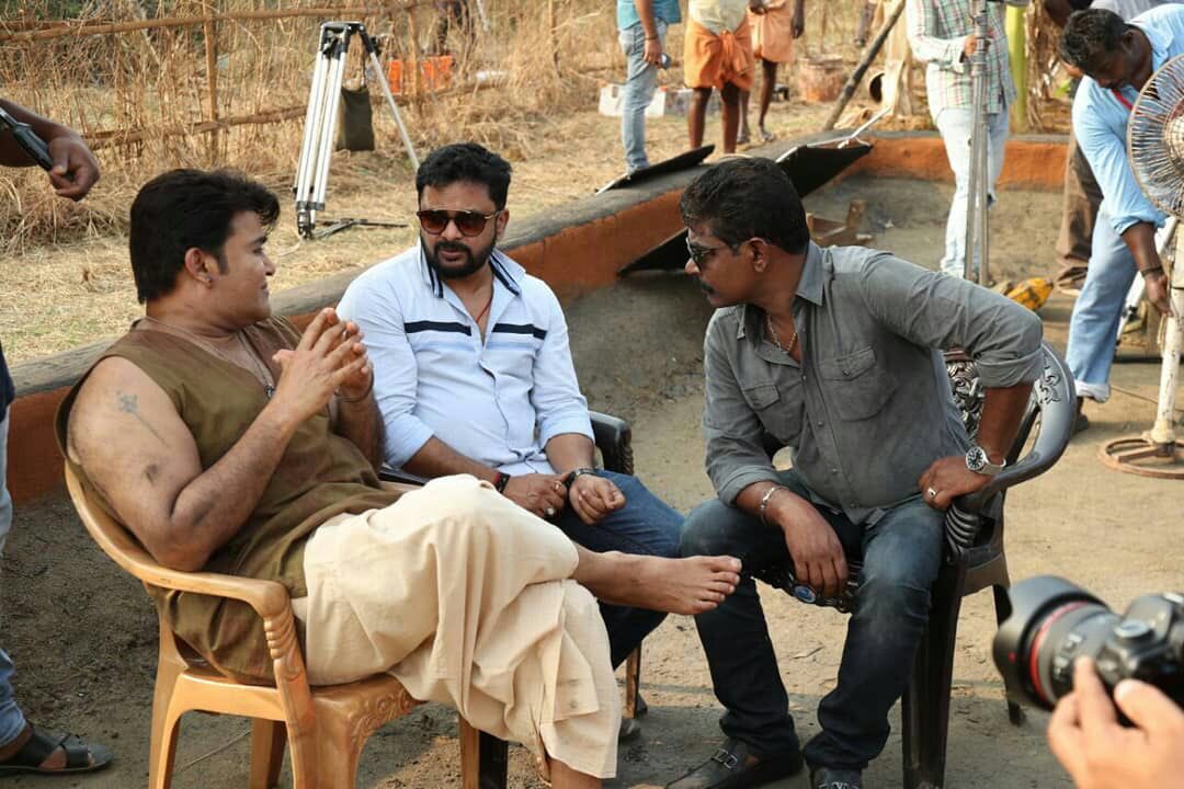 Odiyan Movie Poster & Photos | Odiyan Movie Location Pics | Odiyan ...