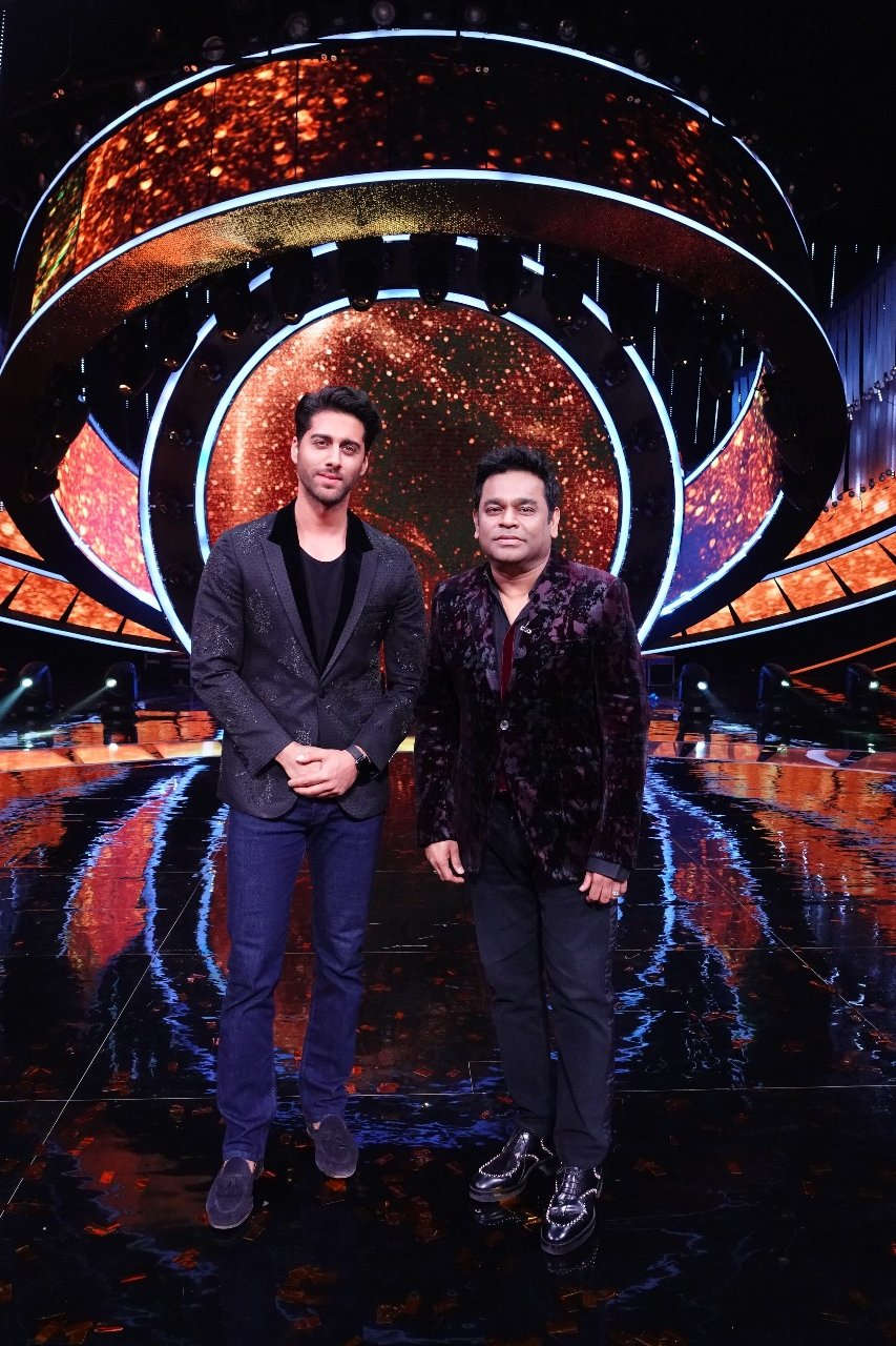 99 Songs Movie Poster & Photos | 99 Songs Movie Location Pics | 99 Songs Bollywood Movie ...