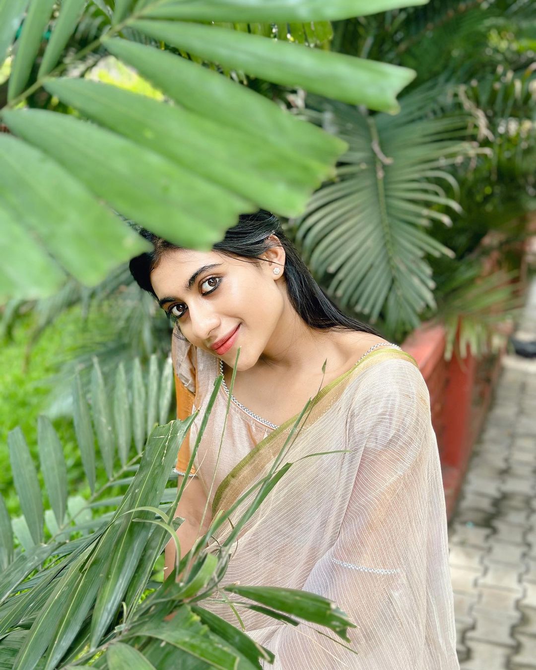 Aishu - Photos, Videos, Birthday, Latest News, Height In Feet - FilmiBeat