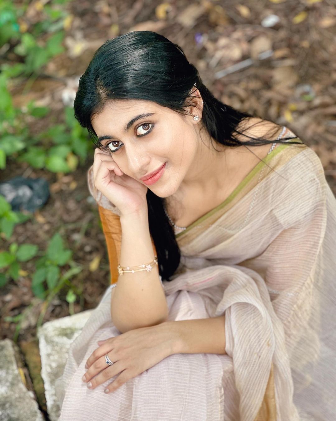 Aishu - Photos, Videos, Birthday, Latest News, Height In Feet - FilmiBeat