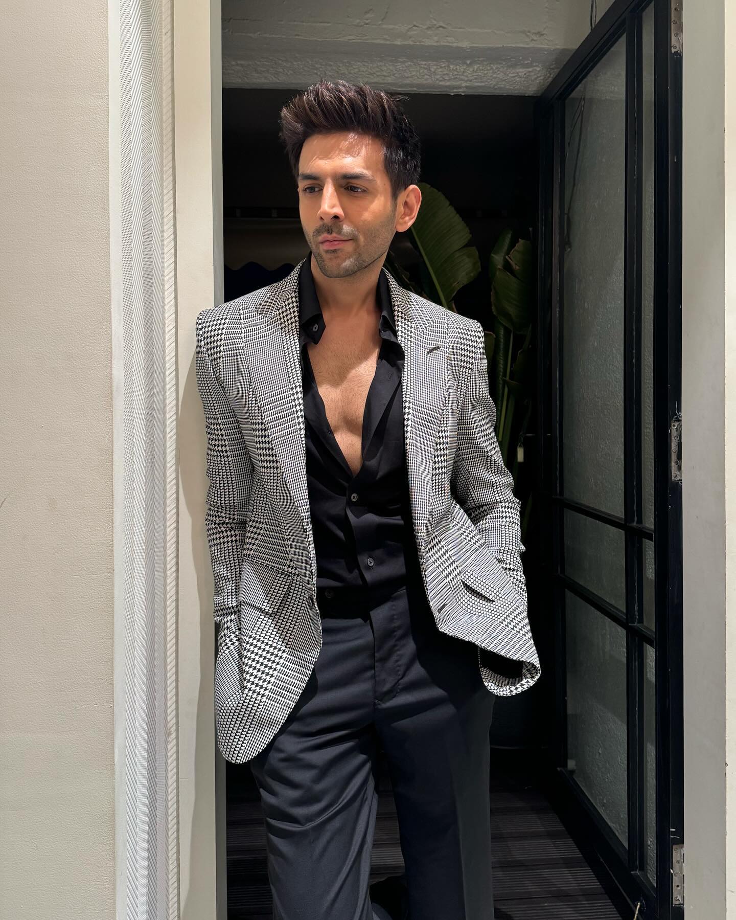 Kartik Aaryan - Photos, Videos, Birthday, Latest News, Height In Feet ...