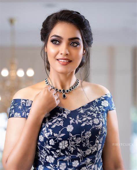 Pavithra Janani - Photos, Videos, Birthday, Latest News, Height In Feet ...