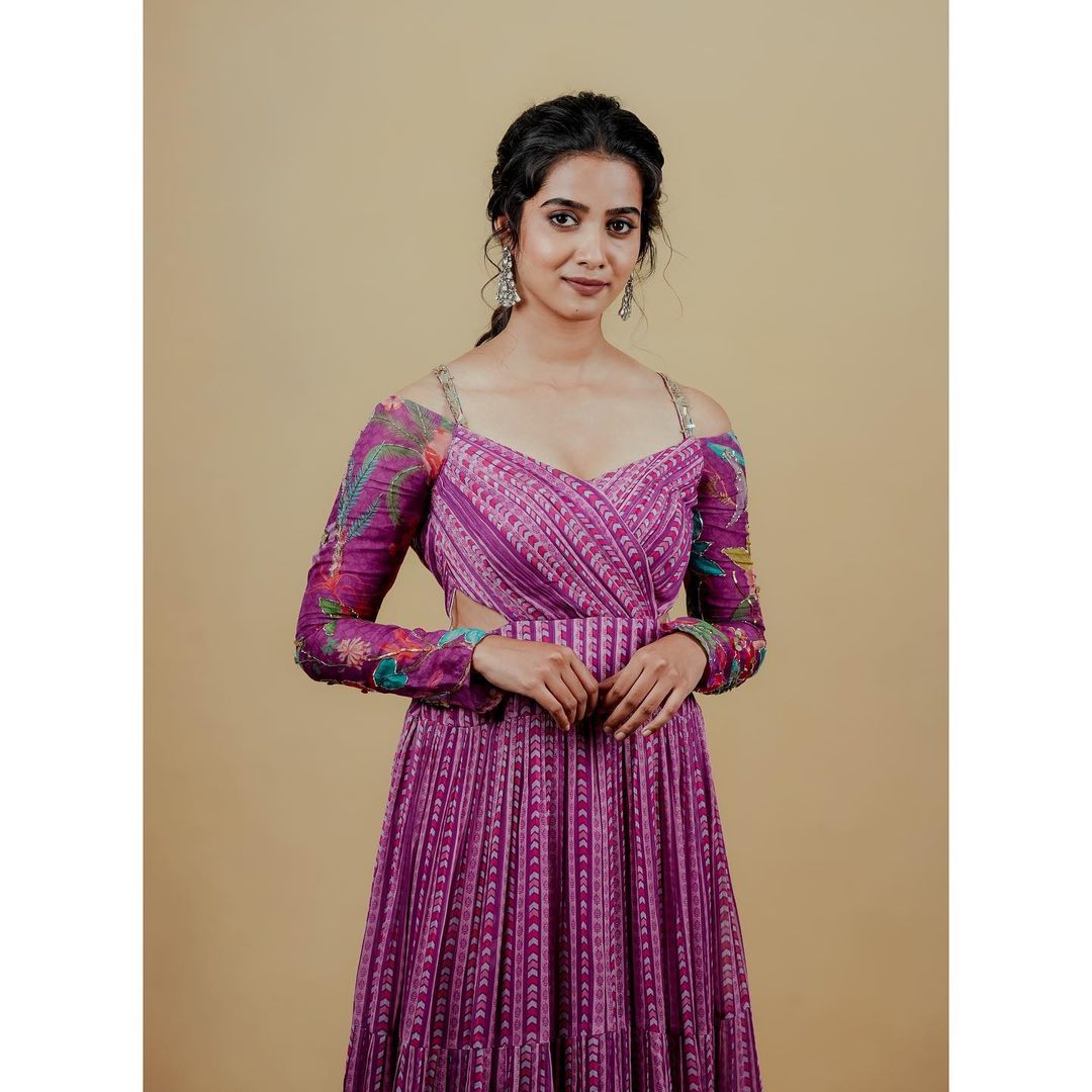 Sri Gouri Priya Reddy - Photos, Videos, Birthday, Latest News, Height ...