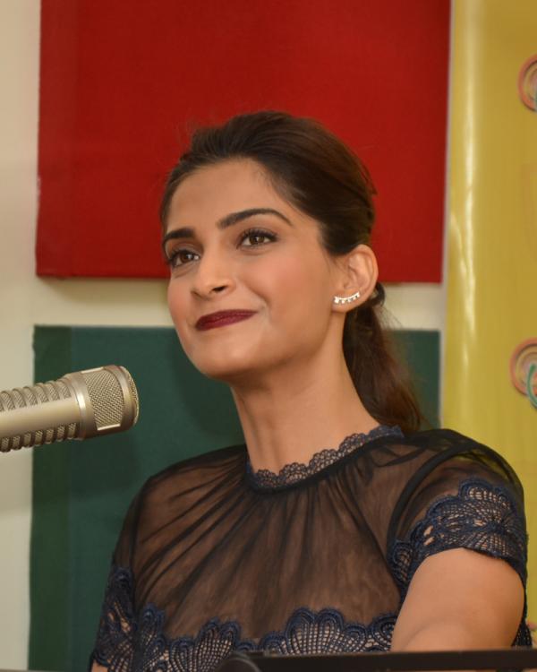 Neerja Movie Poster & Photos | Neerja Movie Location Pics | Neerja ...