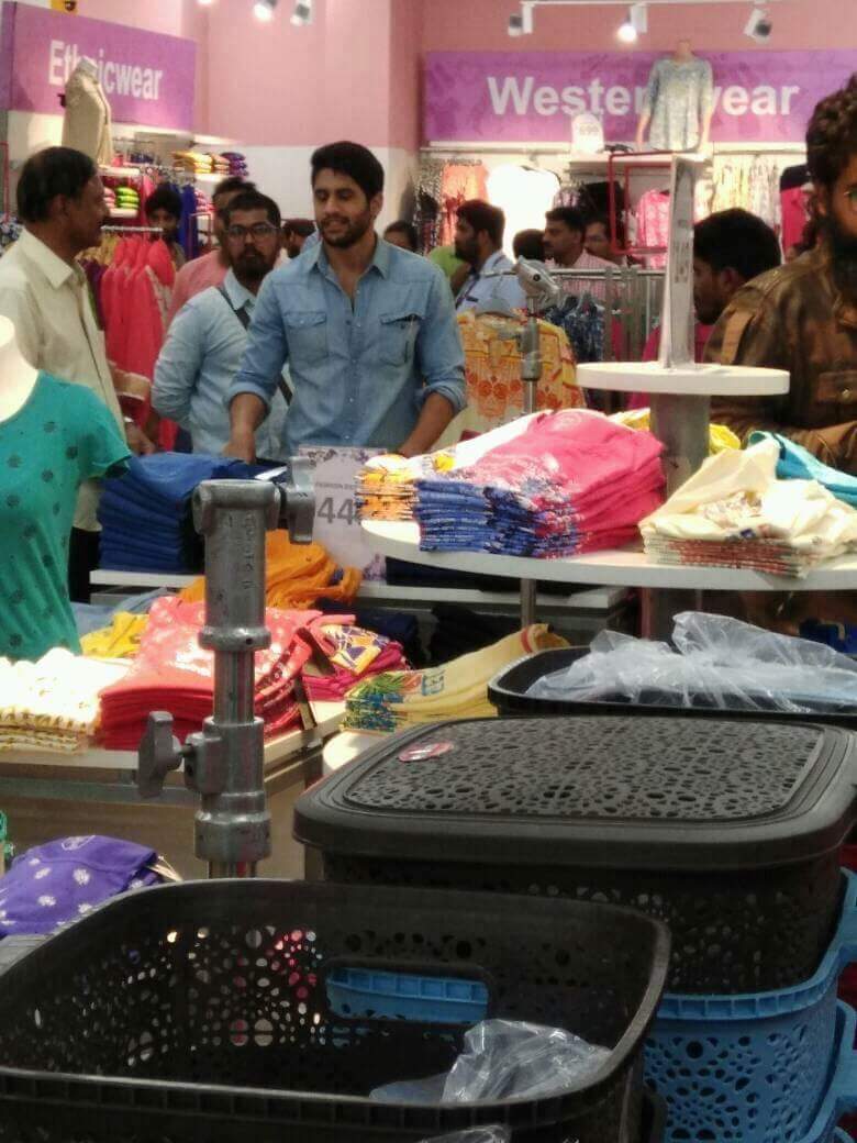 Rarandoi Veduka Chudham Movie Poster & Photos | Rarandoi Veduka Chudham ...