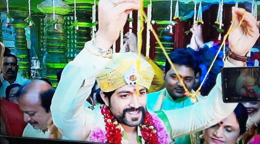 Santhu Straight Forward Movie Poster & Photos | Santhu Straight Forward ...