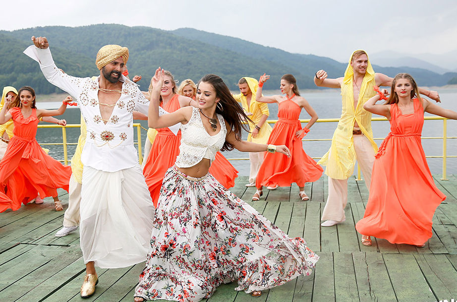 Singh Is Bling Movie Poster & Photos | Singh Is Bling Movie Location ...