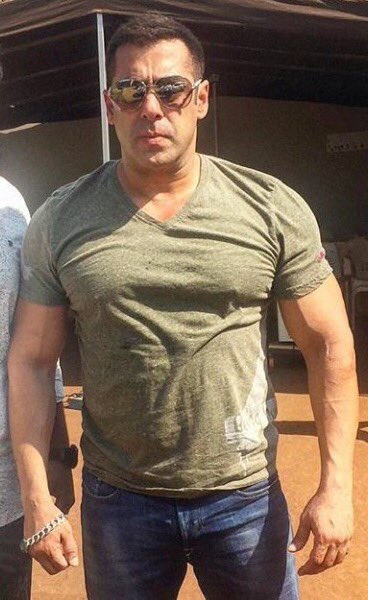 Sultan Movie Poster & Photos | Sultan Movie Location Pics | Sultan ...