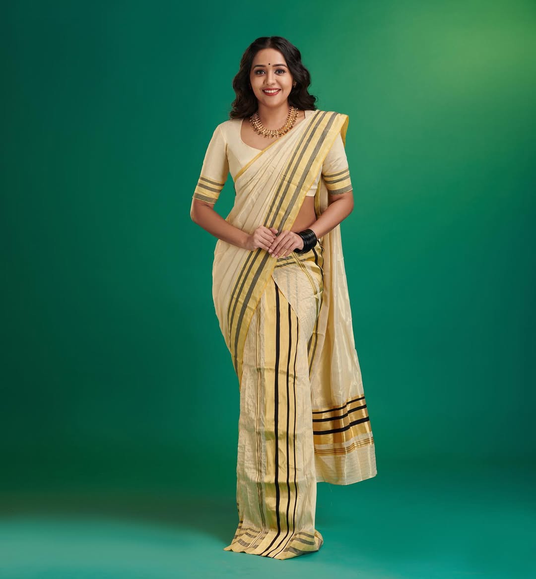 Ananya Is A Vision To Behold In Ethereal Saree Looks| Ananya's Best ...